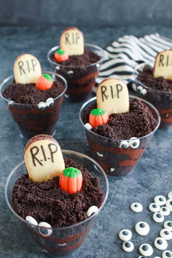 Graveyard Pudding Cookie Cups | My Name Is Snickerdoodle